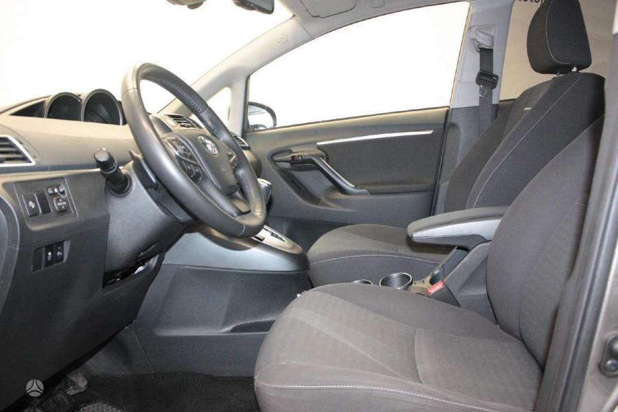 Grey Toyota Verso 2017 in Kaunas, with an engine capacity of 1.80 L and mileage of 184 thousand km for 11500 €, photo 11 on AUTOMOTO.COM.LV