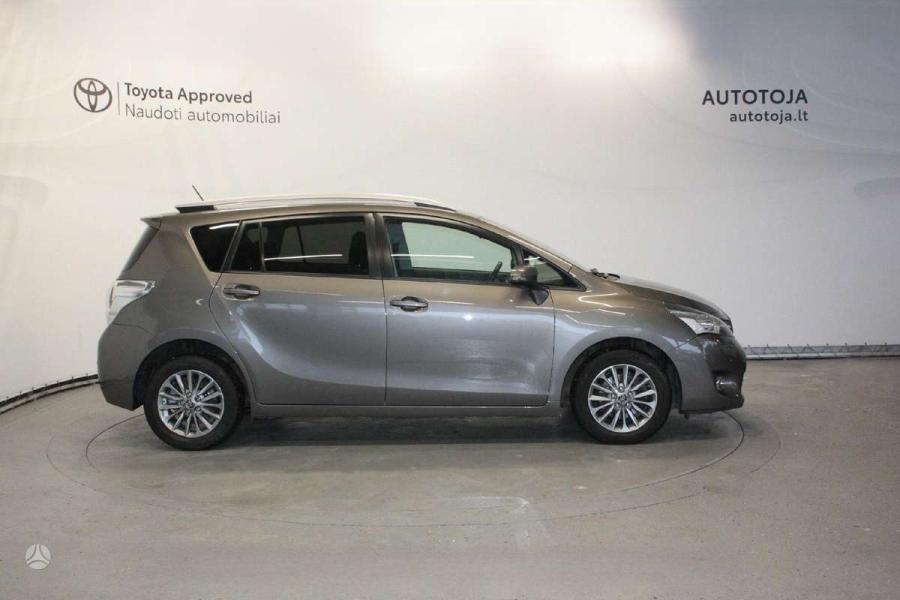 Grey Toyota Verso 2017 in Kaunas, with an engine capacity of 1.80 L and mileage of 184 thousand km for 11500 €, photo 16 on AUTOMOTO.COM.LV