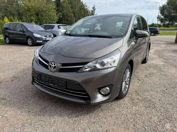 Grey Toyota Verso 2017 in Jurbarkas, with an engine capacity of 1.80 L and mileage of 125 thousand km for 12450 €, photo 3 on AUTOMOTO.COM.LV