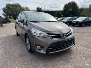 Grey Toyota Verso 2017 in Jurbarkas, with an engine capacity of 1.80 L and mileage of 125 thousand km for 12450 €, photo 4 on AUTOMOTO.COM.LV