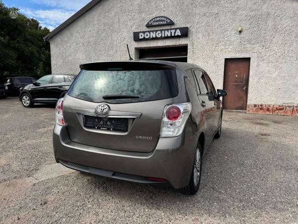 Grey Toyota Verso 2017 in Jurbarkas, with an engine capacity of 1.80 L and mileage of 125 thousand km for 12450 €, photo 6 on AUTOMOTO.COM.LV