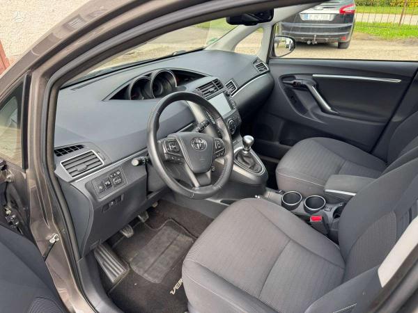 Grey Toyota Verso 2017 in Jurbarkas, with an engine capacity of 1.80 L and mileage of 125 thousand km for 12450 €, photo 11 on AUTOMOTO.COM.LV