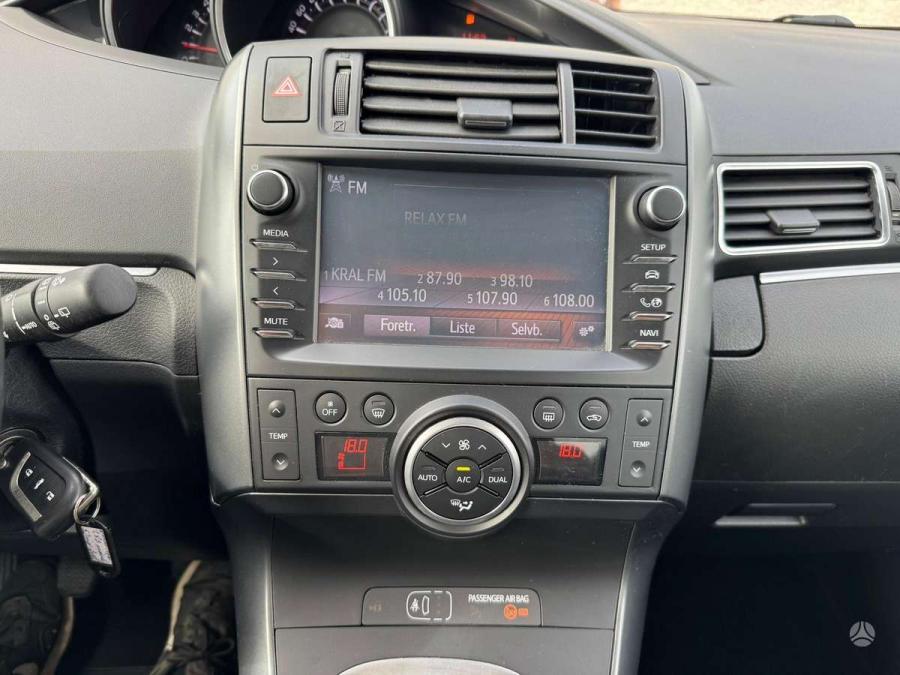 Grey Toyota Verso 2017 in Jurbarkas, with an engine capacity of 1.80 L and mileage of 125 thousand km for 12450 €, photo 17 on AUTOMOTO.COM.LV