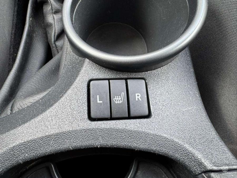 Grey Toyota Verso 2017 in Jurbarkas, with an engine capacity of 1.80 L and mileage of 125 thousand km for 12450 €, photo 19 on AUTOMOTO.COM.LV