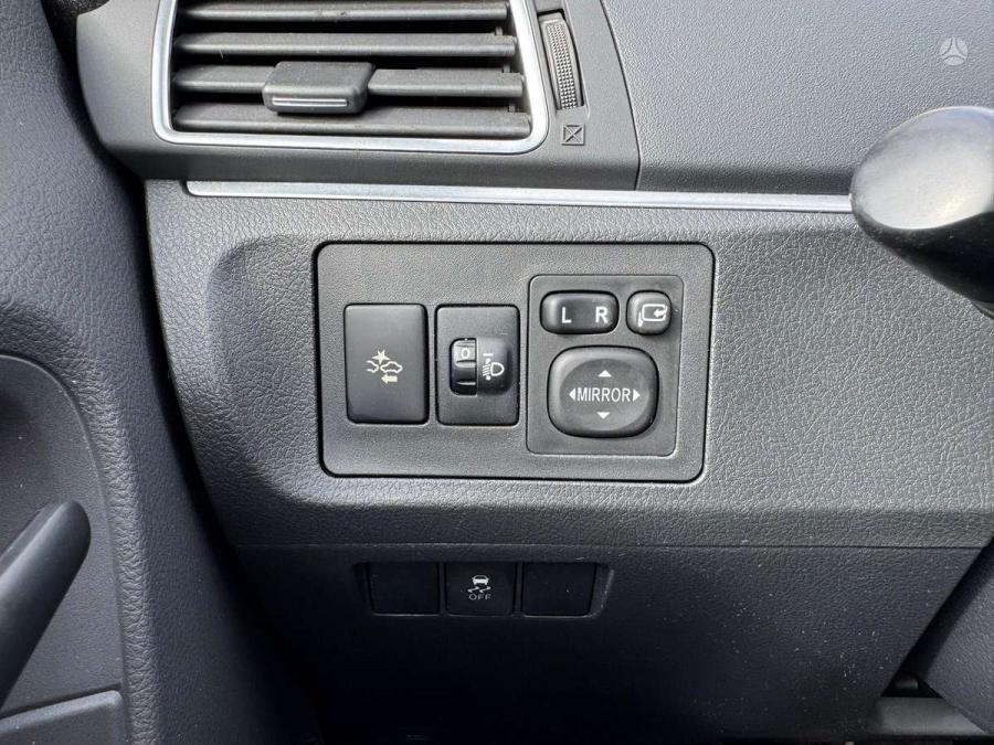 Grey Toyota Verso 2017 in Jurbarkas, with an engine capacity of 1.80 L and mileage of 125 thousand km for 12450 €, photo 20 on AUTOMOTO.COM.LV