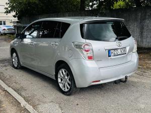 Grey Toyota Verso 2009 in Vilnius, with an engine capacity of 2.00 L and mileage of 345 thousand km for 2350 €, photo 4 on AUTOMOTO.COM.LV