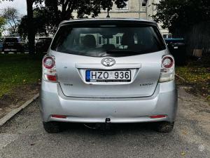 Grey Toyota Verso 2009 in Vilnius, with an engine capacity of 2.00 L and mileage of 345 thousand km for 2350 €, photo 8 on AUTOMOTO.COM.LV