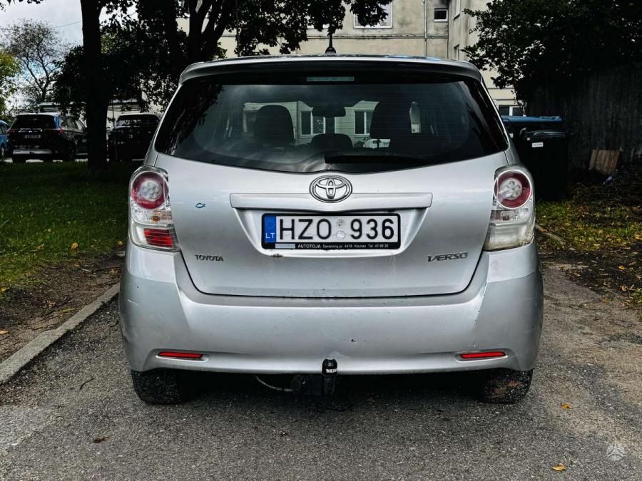 Grey Toyota Verso 2009 in Vilnius, with an engine capacity of 2.00 L and mileage of 345 thousand km for 2350 €, photo 8 on AUTOMOTO.COM.LV