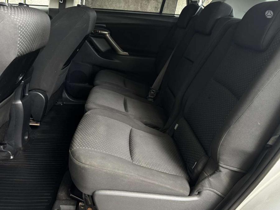 Grey Toyota Verso 2009 in Vilnius, with an engine capacity of 2.00 L and mileage of 345 thousand km for 2350 €, photo 10 on AUTOMOTO.COM.LV