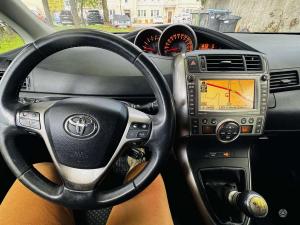 Grey Toyota Verso 2009 in Vilnius, with an engine capacity of 2.00 L and mileage of 345 thousand km for 2350 €, photo 11 on AUTOMOTO.COM.LV