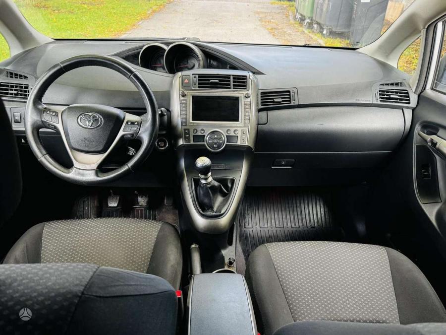Grey Toyota Verso 2009 in Vilnius, with an engine capacity of 2.00 L and mileage of 345 thousand km for 2350 €, photo 12 on AUTOMOTO.COM.LV