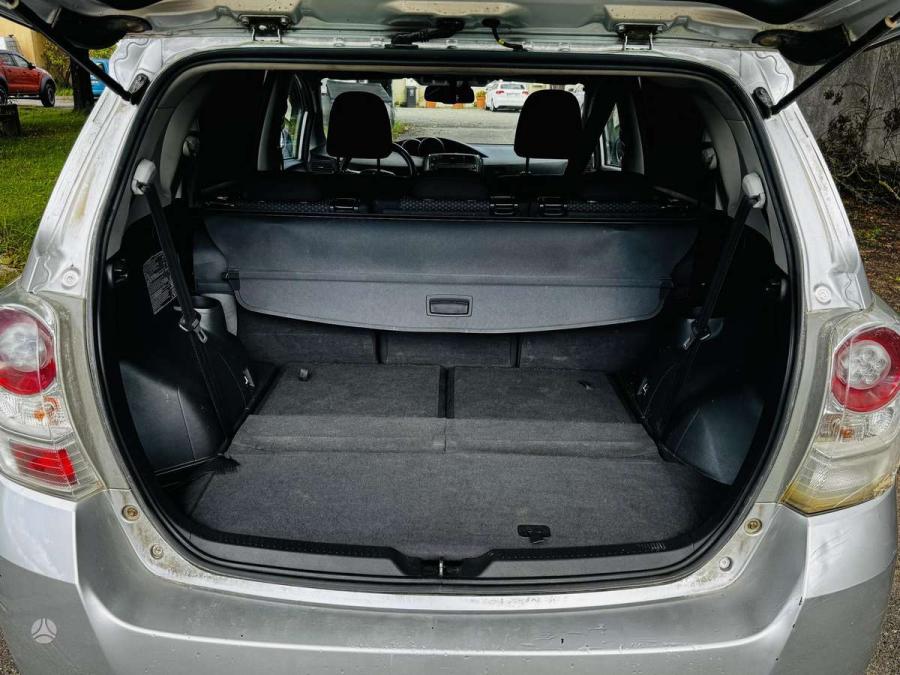 Grey Toyota Verso 2009 in Vilnius, with an engine capacity of 2.00 L and mileage of 345 thousand km for 2350 €, photo 16 on AUTOMOTO.COM.LV
