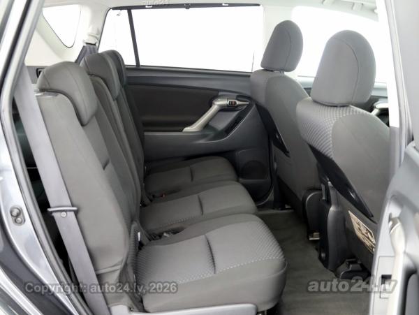 Pelēks Toyota Verso 2009 Tallina, ar dzinēja tilpumu 2.20 L un nobraukumu 329 tūkst. km par 2799 €, foto 7 vietnē AUTOMOTO.COM.LV