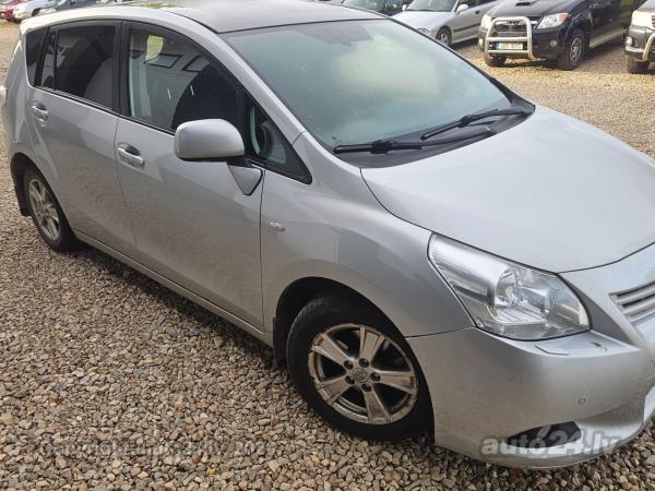 Pelēks Toyota Verso 2009 Tallina, ar dzinēja tilpumu 0.00 L un nobraukumu 300 tūkst. km par 3650 €, foto 5 vietnē AUTOMOTO.COM.LV