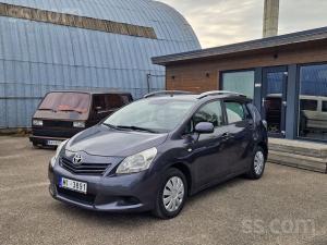 Pelēks Toyota Verso 2009 Valmiera, ar dzinēja tilpumu 2.00 L un nobraukumu 255 tūkst. km par 2700 €, foto  vietnē AUTOMOTO.COM.LV