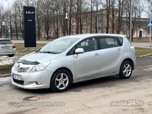 Pelēks Toyota Verso 2010 Narva, ar dzinēja tilpumu 2.00 L un nobraukumu 400 tūkst. km par 1999 €, foto  vietnē AUTOMOTO.COM.LV