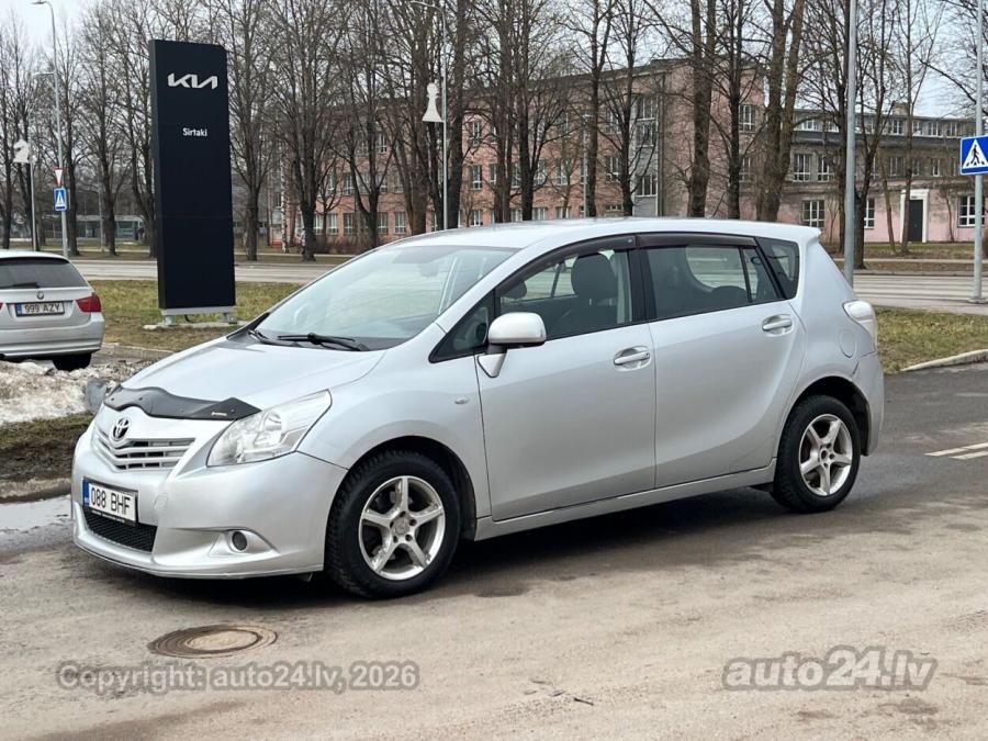 Grey Toyota Verso 2010 in Narva, with an engine capacity of 2.00 L and mileage of 400 thousand km for 1999 €, photo 1 on AUTOMOTO.COM.LV