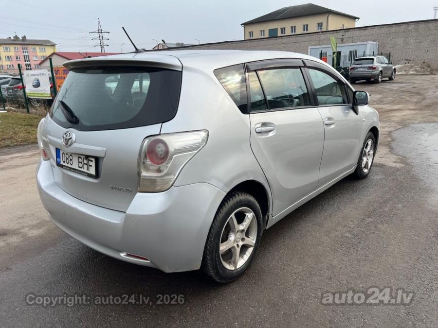 Grey Toyota Verso 2010 in Narva, with an engine capacity of 2.00 L and mileage of 400 thousand km for 1999 €, photo 8 on AUTOMOTO.COM.LV