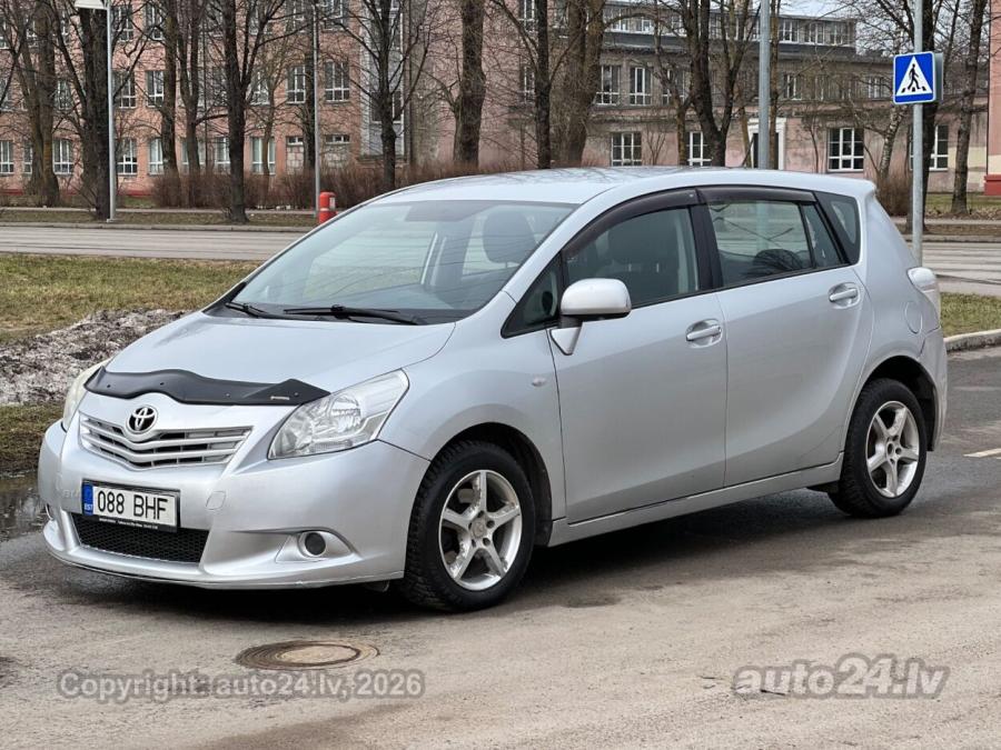 Grey Toyota Verso 2010 in Narva, with an engine capacity of 2.00 L and mileage of 400 thousand km for 1999 €, photo 2 on AUTOMOTO.COM.LV