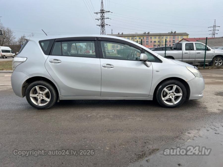 Grey Toyota Verso 2010 in Narva, with an engine capacity of 2.00 L and mileage of 400 thousand km for 1999 €, photo 4 on AUTOMOTO.COM.LV