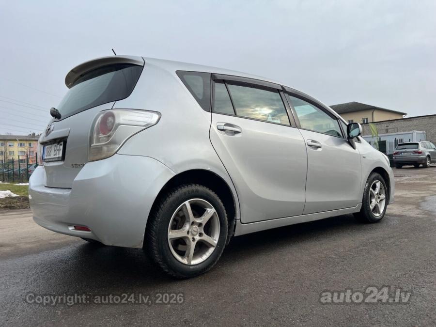 Grey Toyota Verso 2010 in Narva, with an engine capacity of 2.00 L and mileage of 400 thousand km for 1999 €, photo 5 on AUTOMOTO.COM.LV