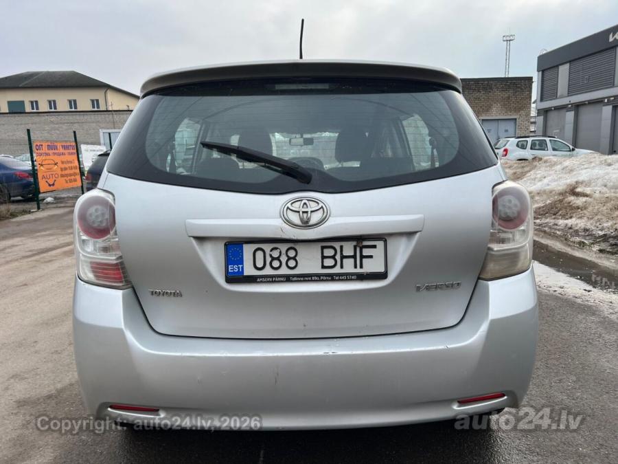 Grey Toyota Verso 2010 in Narva, with an engine capacity of 2.00 L and mileage of 400 thousand km for 1999 €, photo 6 on AUTOMOTO.COM.LV