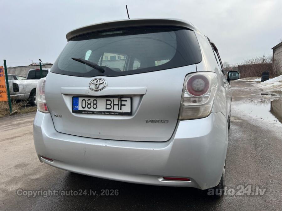 Grey Toyota Verso 2010 in Narva, with an engine capacity of 2.00 L and mileage of 400 thousand km for 1999 €, photo 7 on AUTOMOTO.COM.LV