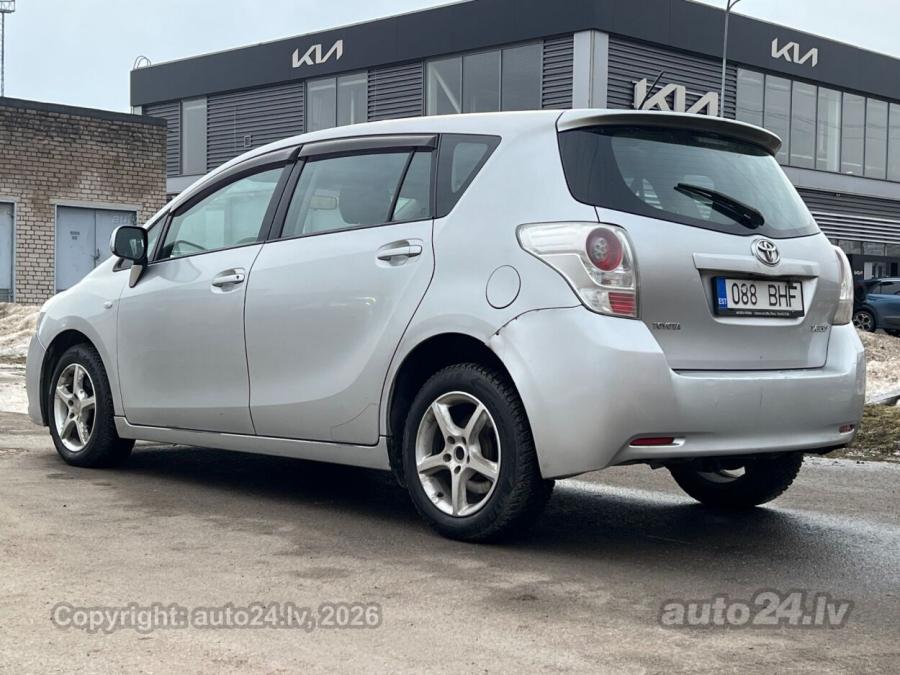 Grey Toyota Verso 2010 in Narva, with an engine capacity of 2.00 L and mileage of 400 thousand km for 1999 €, photo 9 on AUTOMOTO.COM.LV