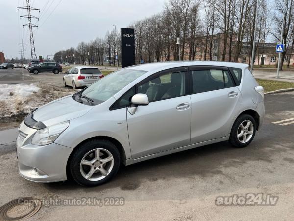 Серый Тойота Версо 2010 в Нарва, объемом двигателя 2.00 л и пробегом 400 тыс. км за 1999 €, фото 11 на AUTOMOTO.COM.LV