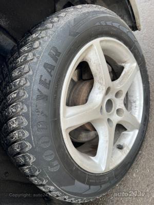 Grey Toyota Verso 2010 in Narva, with an engine capacity of 2.00 L and mileage of 400 thousand km for 1999 €, photo 12 on AUTOMOTO.COM.LV