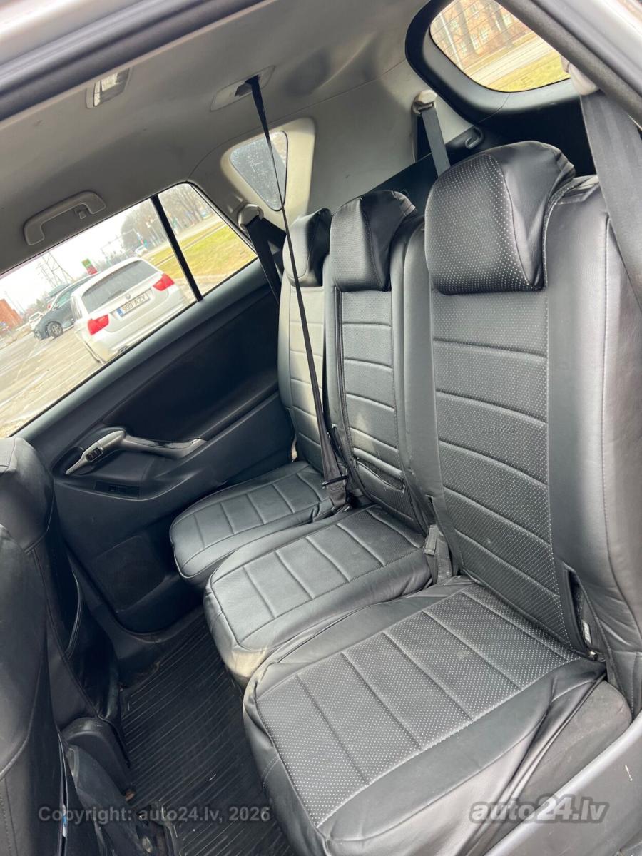 Grey Toyota Verso 2010 in Narva, with an engine capacity of 2.00 L and mileage of 400 thousand km for 1999 €, photo 13 on AUTOMOTO.COM.LV