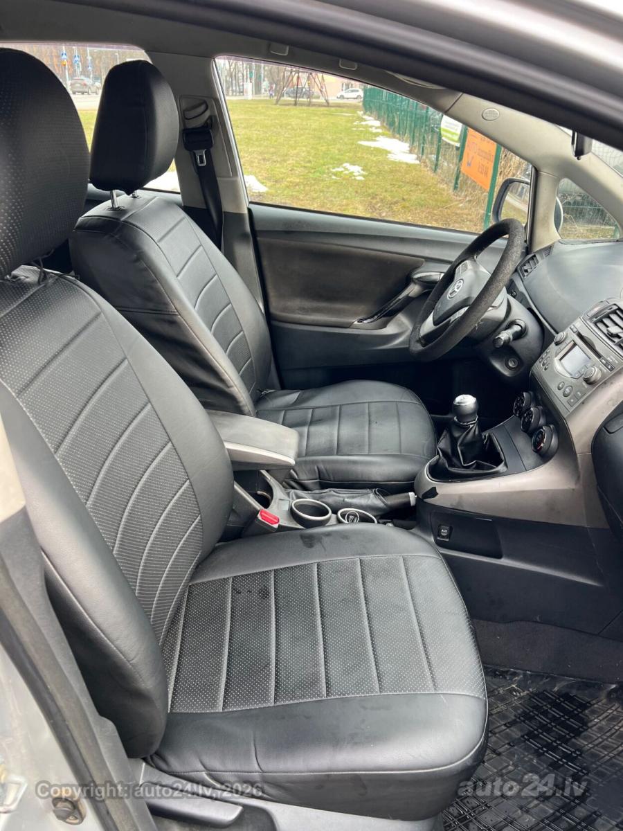 Grey Toyota Verso 2010 in Narva, with an engine capacity of 2.00 L and mileage of 400 thousand km for 1999 €, photo 17 on AUTOMOTO.COM.LV