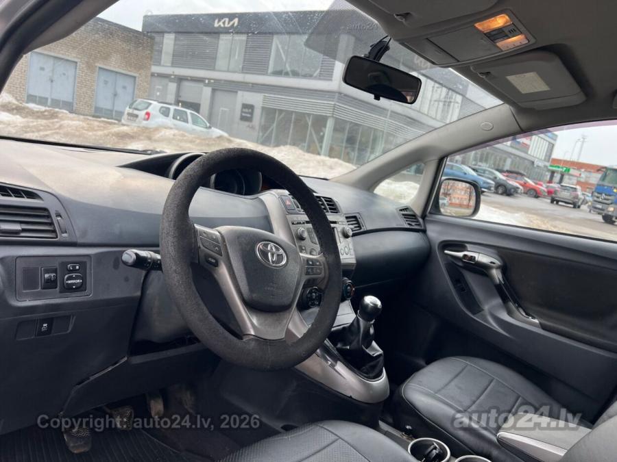 Grey Toyota Verso 2010 in Narva, with an engine capacity of 2.00 L and mileage of 400 thousand km for 1999 €, photo 18 on AUTOMOTO.COM.LV