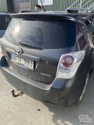 Grey Toyota Verso 2011 in Vilnius, with an engine capacity of 2.00 L and mileage of 352 thousand km for 4000 €, photo 3 on AUTOMOTO.COM.LV