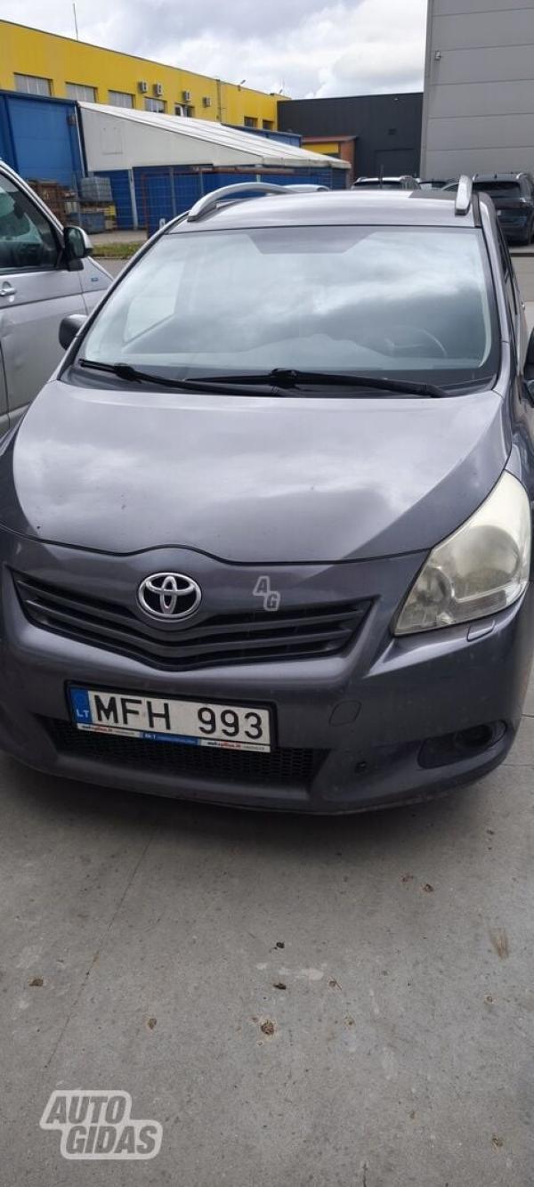 Pelēks Toyota Verso 2011 Viļņa, ar dzinēja tilpumu 2.00 L un nobraukumu 352 tūkst. km par 4000 €, foto 6 vietnē AUTOMOTO.COM.LV