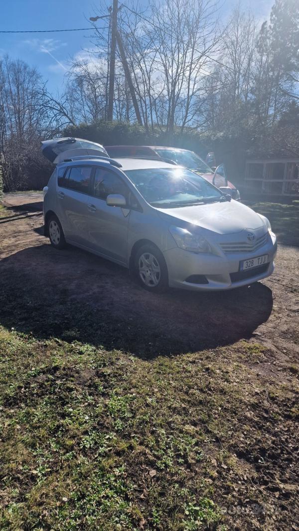 Grey Toyota Verso 2011 in Tallinn, with an engine capacity of 1.60 L and mileage of 360 thousand km for 2000 €, photo 7 on AUTOMOTO.COM.LV