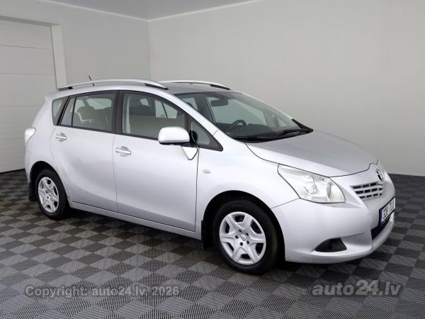 Pelēks Toyota Verso 2011 Tallina, ar dzinēja tilpumu 1.60 L un nobraukumu 364 tūkst. km par 2499 €, foto 1 vietnē AUTOMOTO.COM.LV