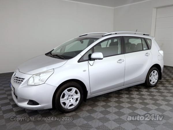 Pelēks Toyota Verso 2011 Tallina, ar dzinēja tilpumu 1.60 L un nobraukumu 364 tūkst. km par 2499 €, foto 2 vietnē AUTOMOTO.COM.LV