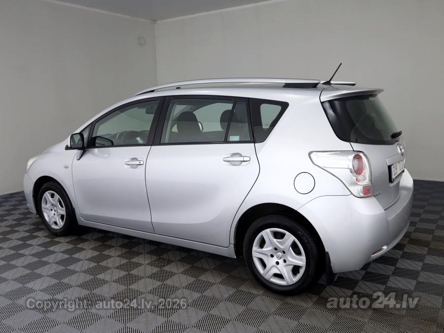Pelēks Toyota Verso 2011 Tallina, ar dzinēja tilpumu 1.60 L un nobraukumu 364 tūkst. km par 2499 €, foto 5 vietnē AUTOMOTO.COM.LV