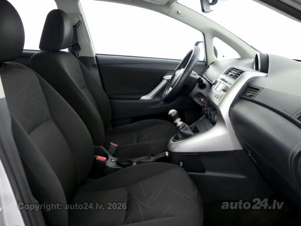 Pelēks Toyota Verso 2011 Tallina, ar dzinēja tilpumu 1.60 L un nobraukumu 364 tūkst. km par 2499 €, foto 6 vietnē AUTOMOTO.COM.LV