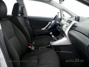 Pelēks Toyota Verso 2011 Tallina, ar dzinēja tilpumu 1.60 L un nobraukumu 364 tūkst. km par 2499 €, foto 7 vietnē AUTOMOTO.COM.LV
