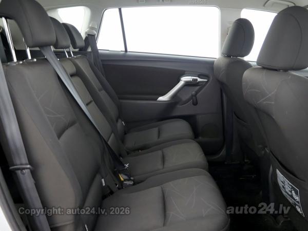 Pelēks Toyota Verso 2011 Tallina, ar dzinēja tilpumu 1.60 L un nobraukumu 364 tūkst. km par 2499 €, foto 7 vietnē AUTOMOTO.COM.LV
