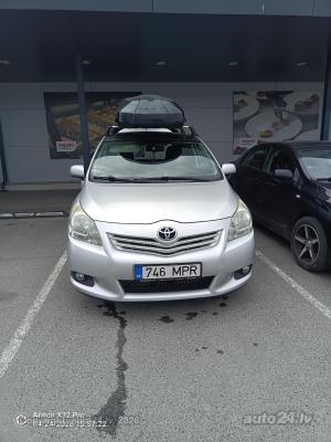 Pelēks Toyota Verso 2011 Tallina, ar dzinēja tilpumu 2.20 L un nobraukumu 170 tūkst. km par 5900 €, foto  vietnē AUTOMOTO.COM.LV