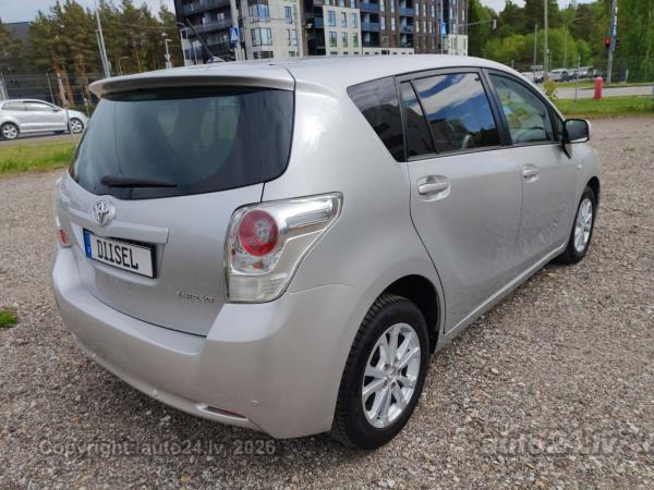 Pelēks Toyota Verso 2011 Tallina, ar dzinēja tilpumu 2.00 L un nobraukumu 200 tūkst. km par 5799 €, foto 6 vietnē AUTOMOTO.COM.LV