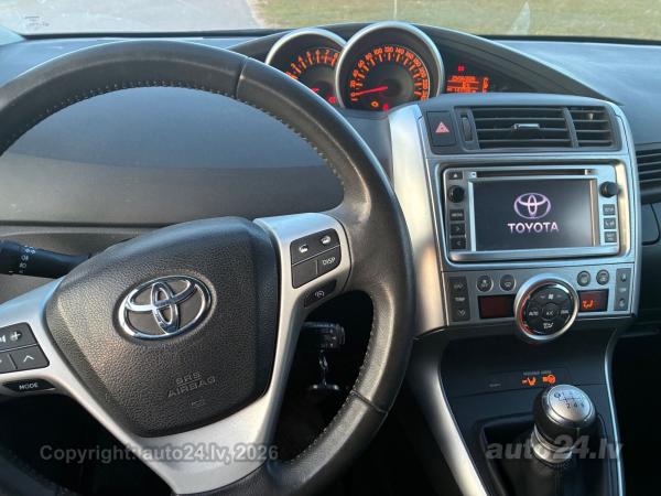 Pelēks Toyota Verso 2012 Tallina, ar dzinēja tilpumu 1.60 L un nobraukumu 143 tūkst. km par 5400 €, foto 2 vietnē AUTOMOTO.COM.LV