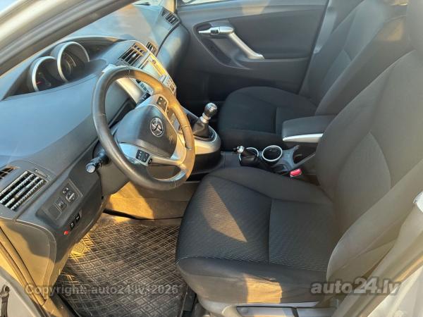 Pelēks Toyota Verso 2012 Tallina, ar dzinēja tilpumu 1.60 L un nobraukumu 143 tūkst. km par 5400 €, foto 5 vietnē AUTOMOTO.COM.LV