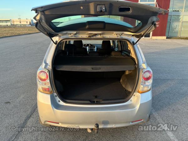 Pelēks Toyota Verso 2012 Tallina, ar dzinēja tilpumu 1.60 L un nobraukumu 143 tūkst. km par 5400 €, foto 7 vietnē AUTOMOTO.COM.LV