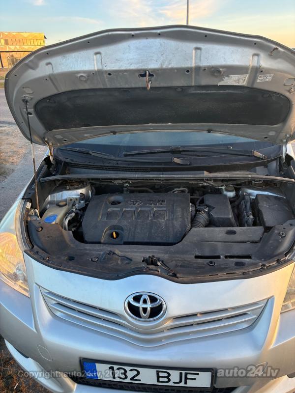 Pelēks Toyota Verso 2012 Tallina, ar dzinēja tilpumu 1.60 L un nobraukumu 143 tūkst. km par 5400 €, foto 8 vietnē AUTOMOTO.COM.LV