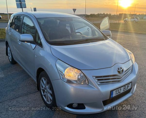 Pelēks Toyota Verso 2012 Tallina, ar dzinēja tilpumu 1.60 L un nobraukumu 143 tūkst. km par 5400 €, foto 10 vietnē AUTOMOTO.COM.LV