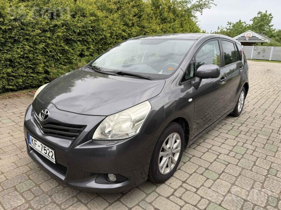 Grey Toyota Verso 2012 in Riga, with an engine capacity of 1.80 L and mileage of 229 thousand km for 5150 €, photo 1 on AUTOMOTO.COM.LV